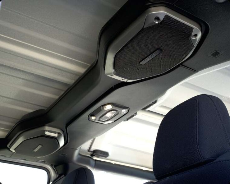 Alpine Rebel Off Road Edition Jeep - Ocean